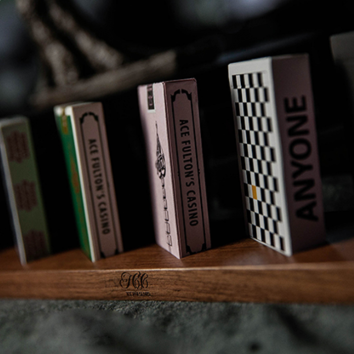 Wooden Sideways Playing Card Display Batten (5 Jeux) – Magic Dream